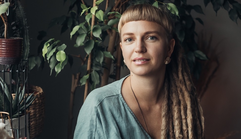 Bolestivá menstruace reprezentuje náš tlak na sebe sama, říká Susy Nana ...