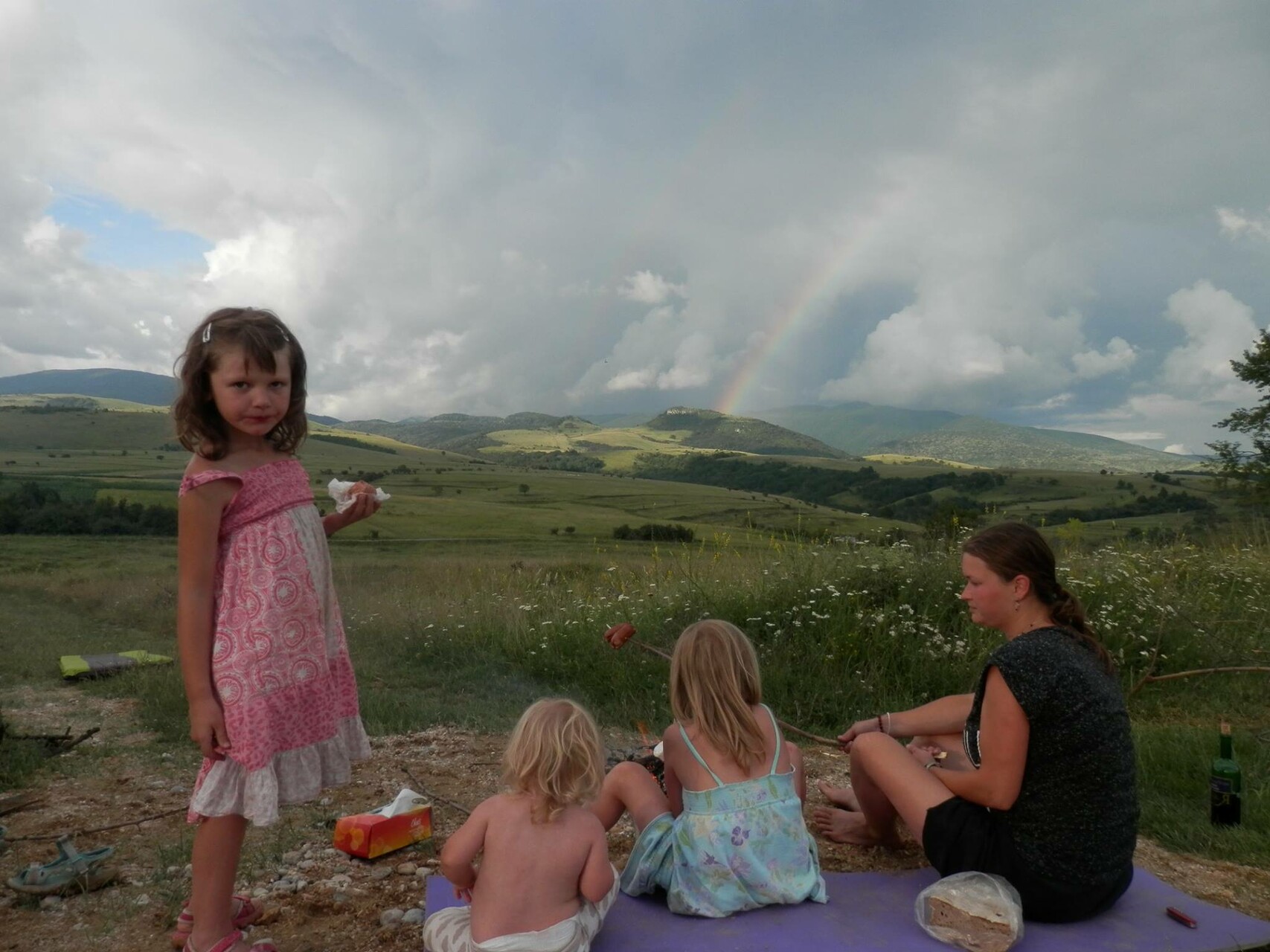 Poustevníci dneška: Hanka cestuje se třemi dětmi a zvířaty náklaďákem ...