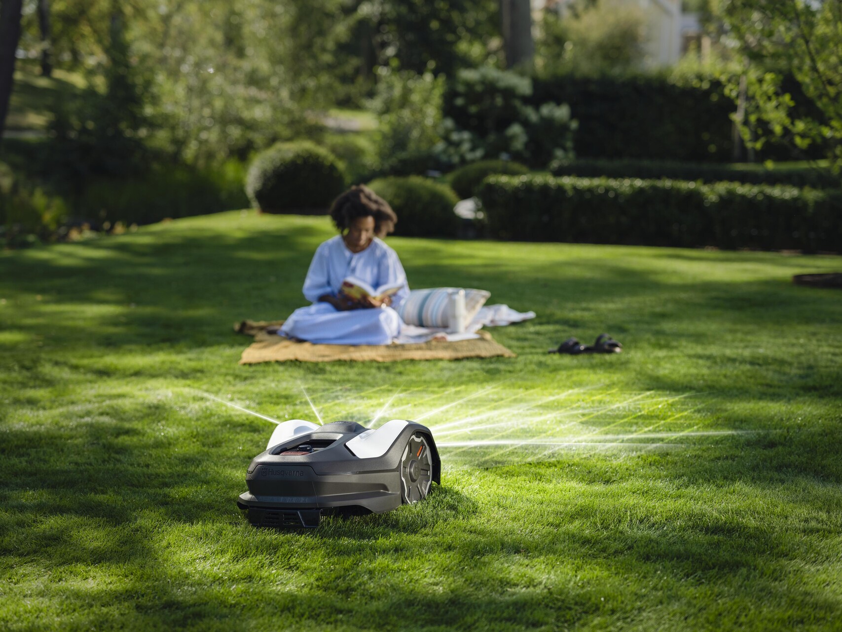 Husqvarna s AI Vision mění přístup k péči o zeleň - Flowee