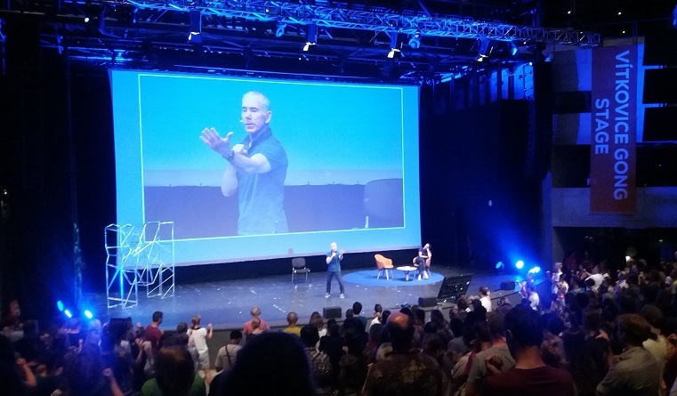 Ozvěny z Colours: Boxování s Millmanem a bouření s Jamiroquai - Flowee