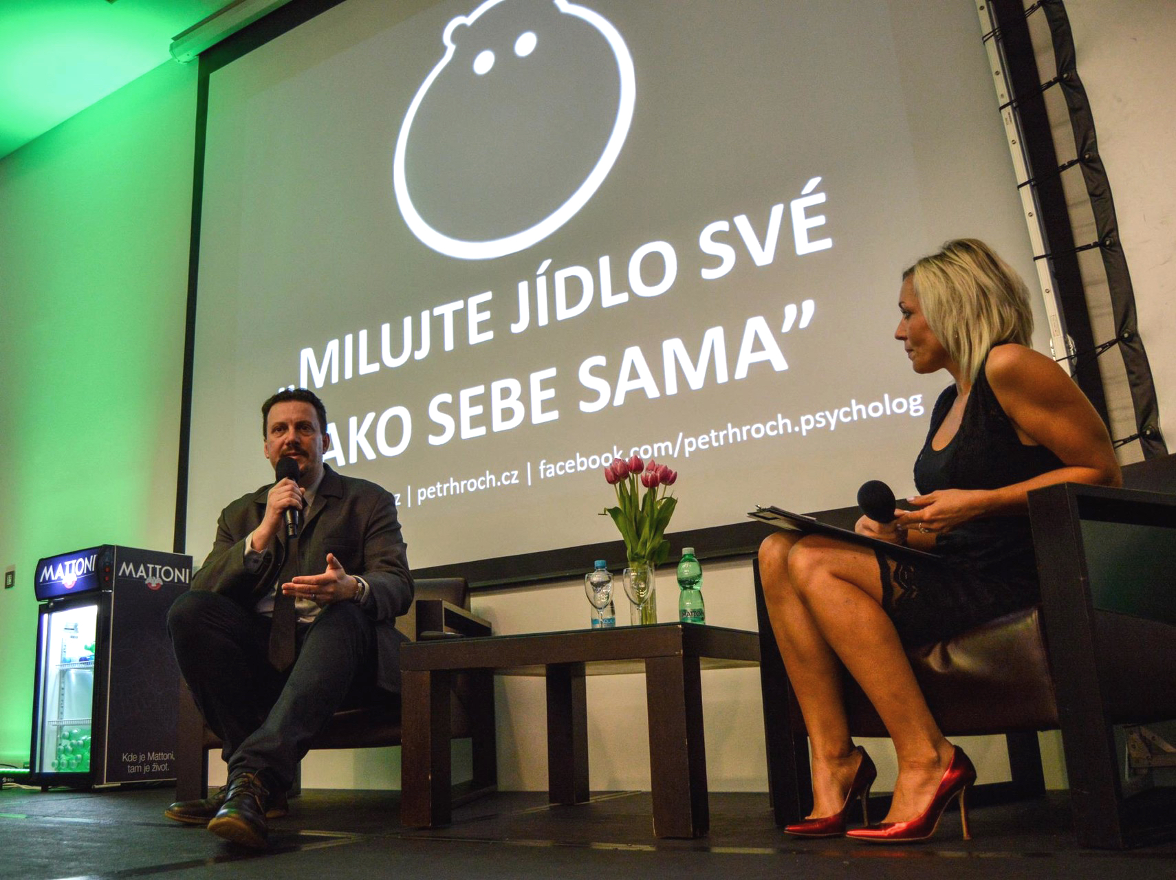 Psycholog mluví o červeném tlačítku, které vypíná lidskost a spouští ...