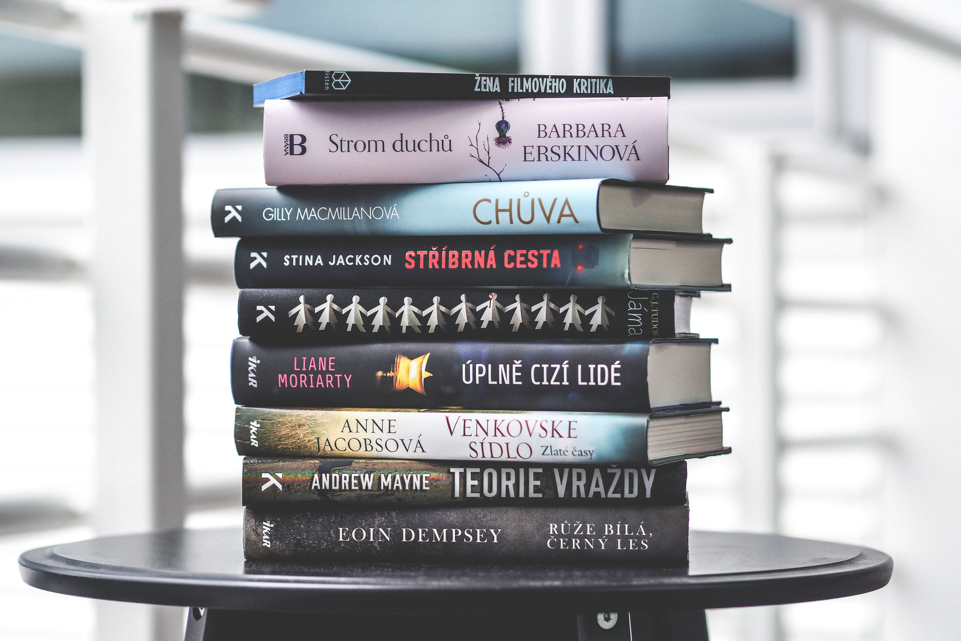 Deset knížek napříč žánry, které vás v roce 2020 budou bavit - Flowee